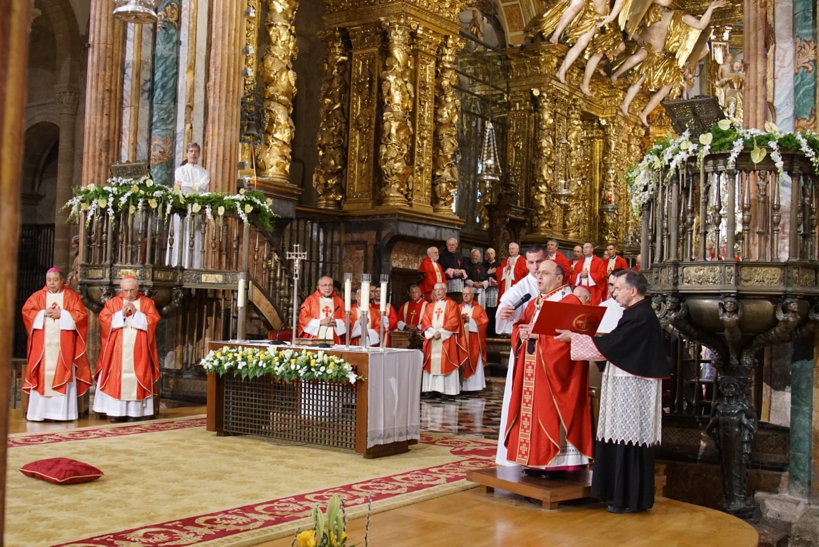 O crego cesureño Elisardo Temperán na Misa do Apóstolo hoxe na Catedral ...